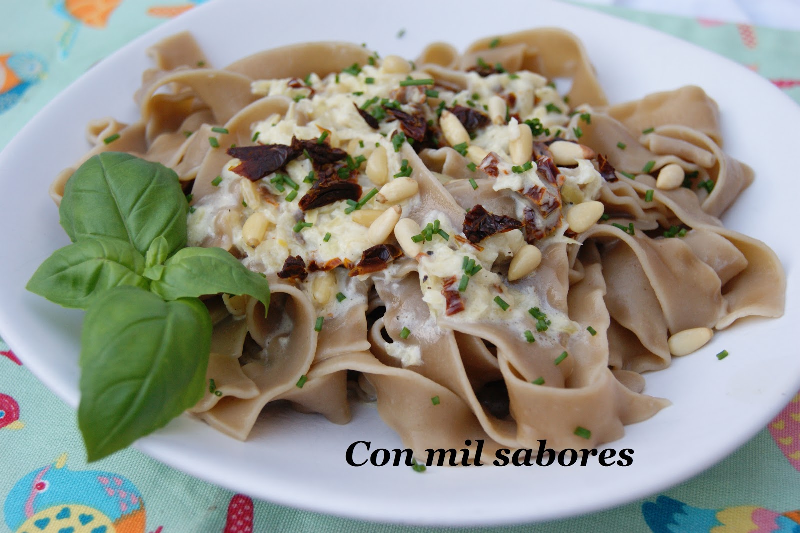 Con mil sabores: PASTA CON PIÑONES Y TOMATES SECOS