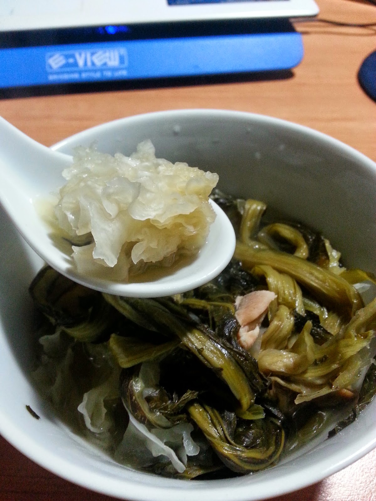 Snow Fungus with Dehydrated Cole Soup