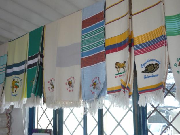 VILLAVICENCIOROOSTERPUBLICIDAD: Fabricante De Ponchos