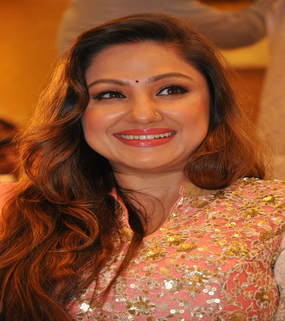 Priyanka Upendra Latest Glamour Hot PhotoShoot Images At Movie Press ...