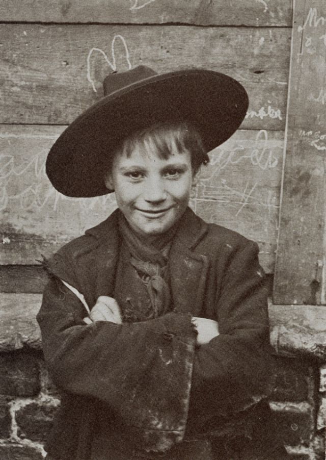 Amazing Vintage Photographs of Destitute East End Children From 100 ...