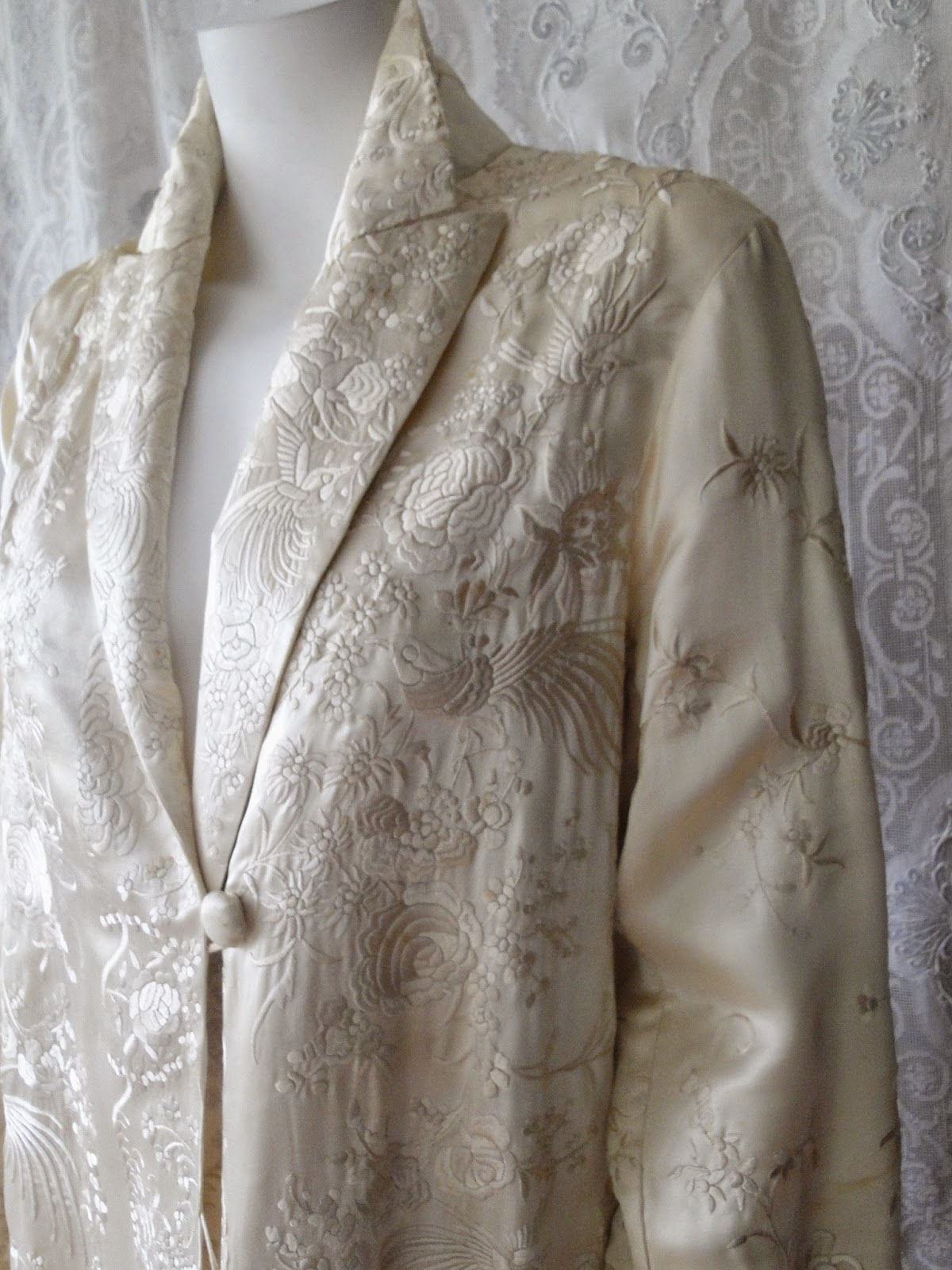Buyer & Seller of Antique Lace, Fine Linens, Vintage Clothing, Haute ...