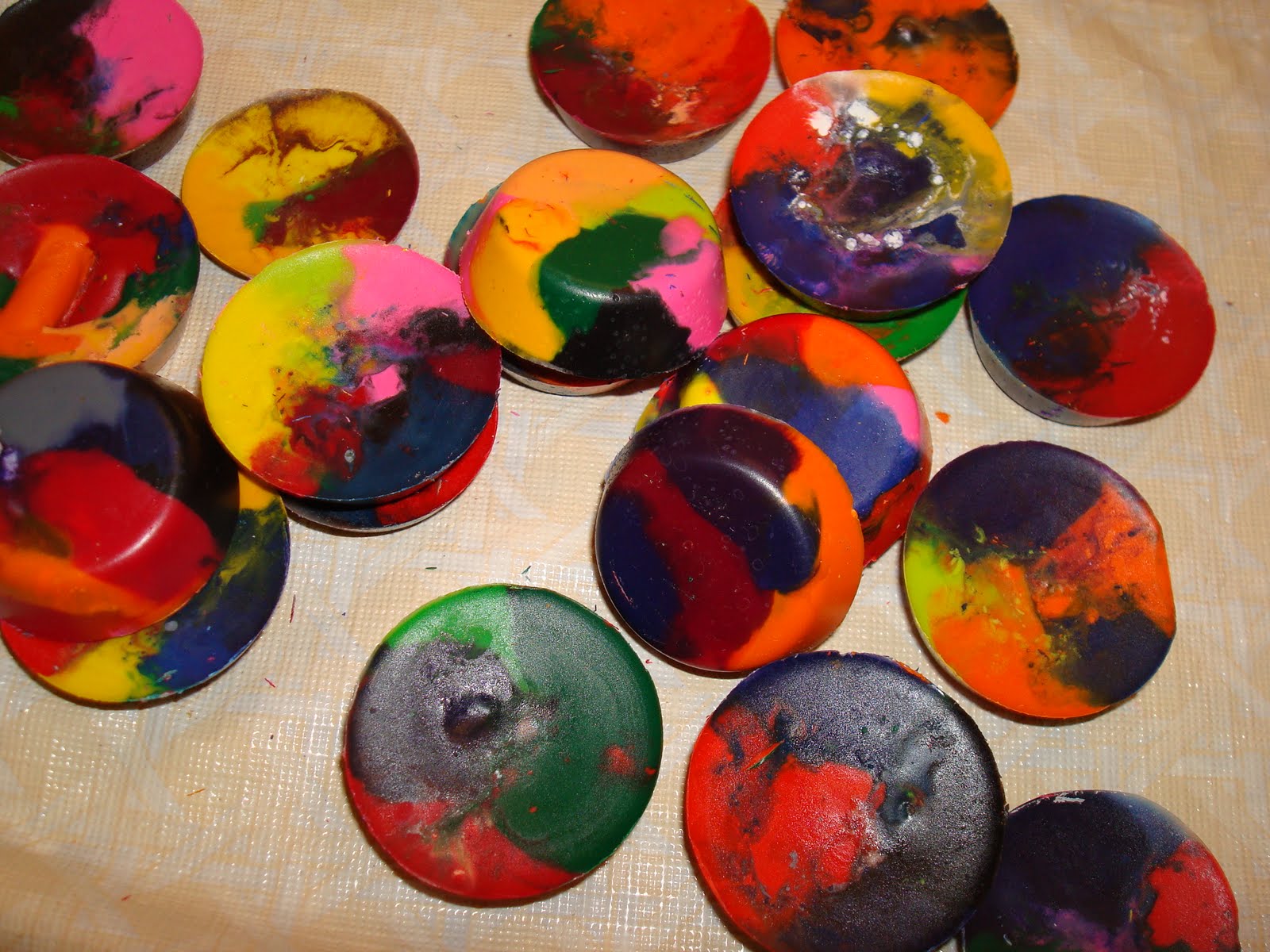 A day in the life of Preachmans Wife: Making Crayons