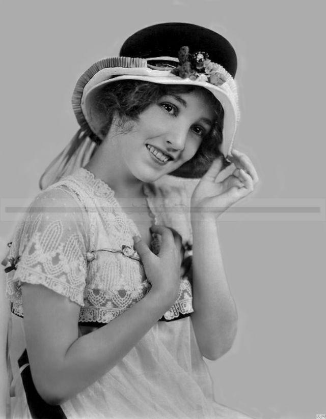 43 Beautiful Vintage Photographs Of Bessie Love In The 1920s ~ Vintage Everyday