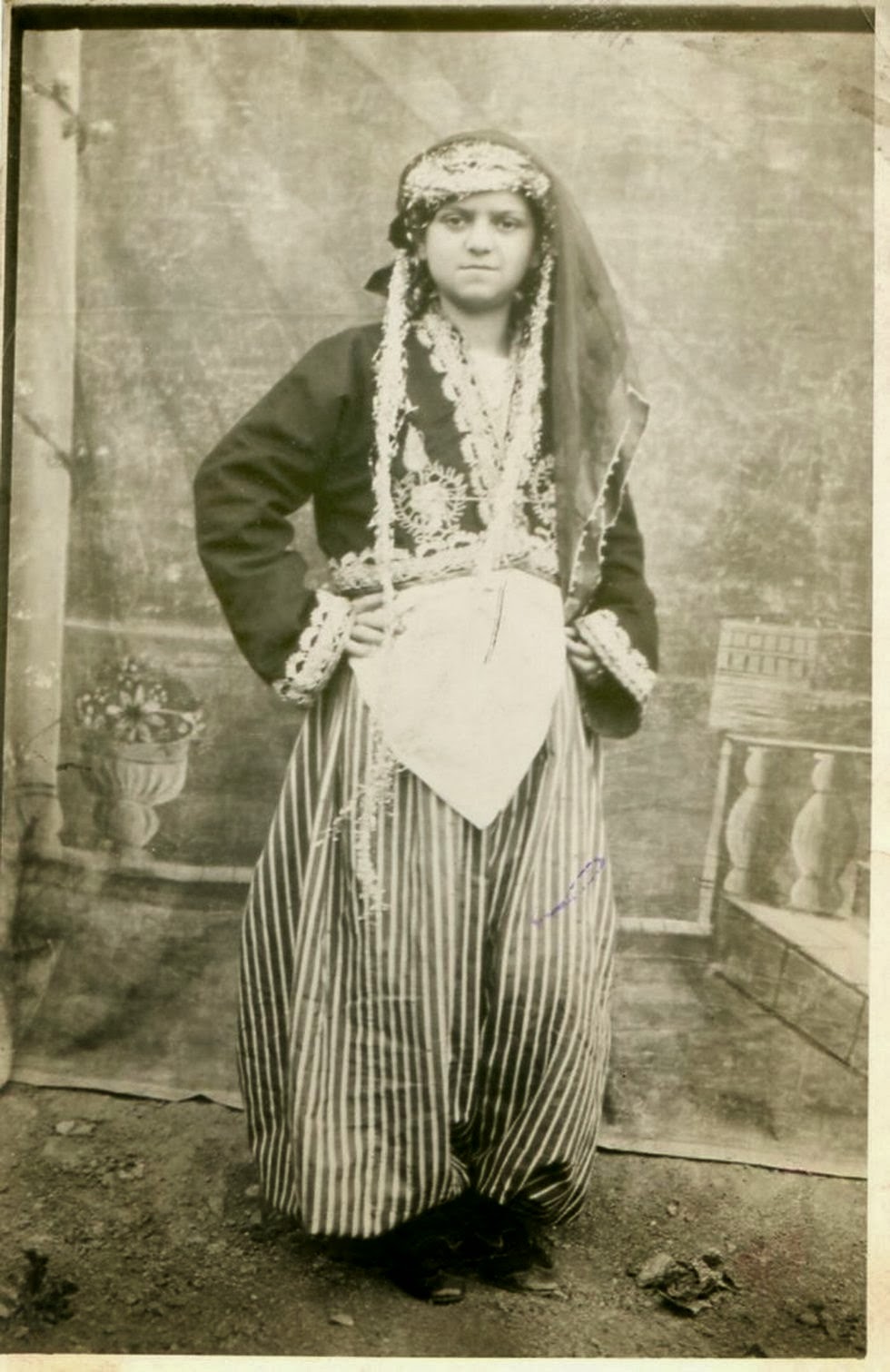 Aspundir: Turkish Portrait Photography - 1920-1930-s