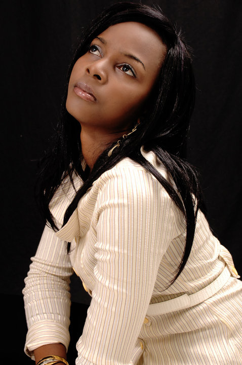 | Connoisseur: Beautiful singer LYN set for new album