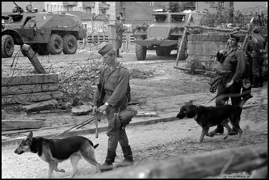 Bint photoBooks on INTernet: The Berlin Wall 1965 Made in Germany ...