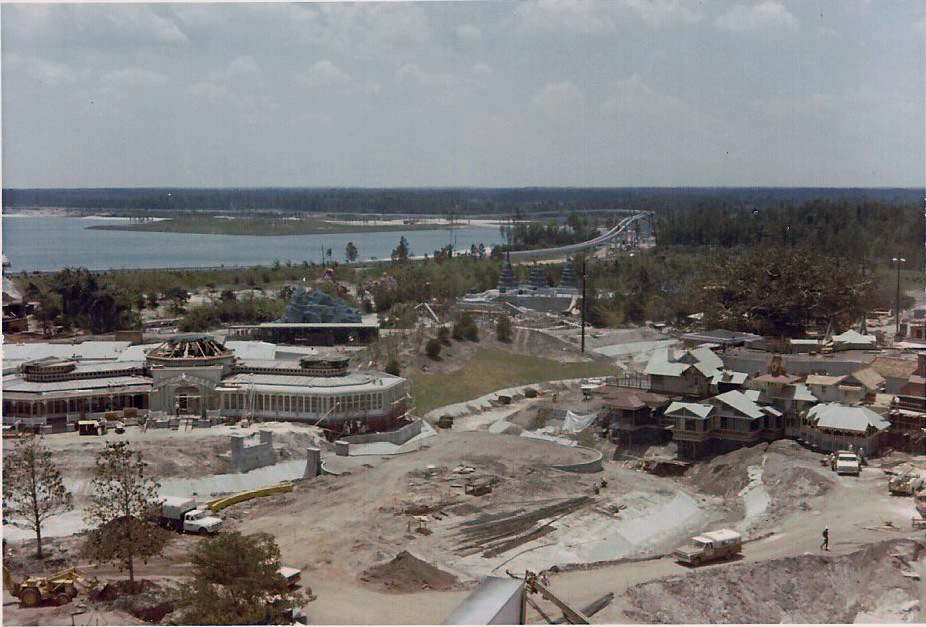 Disney Avenue: 13 RARE and AMAZING Magic Kingdom Construction Photos ...