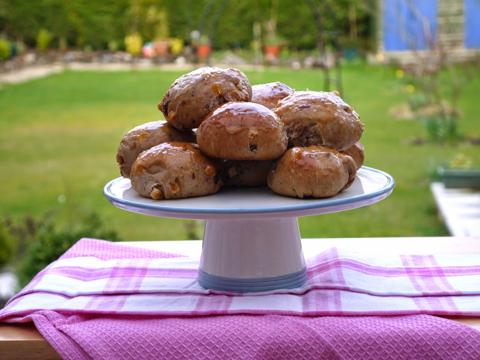 This Muslim Girl Bakes: Spiced Fruit Buns.
