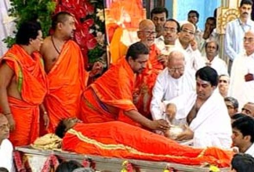 Sathya Sai Baba laid to rest with full state honours in Puttaparthi