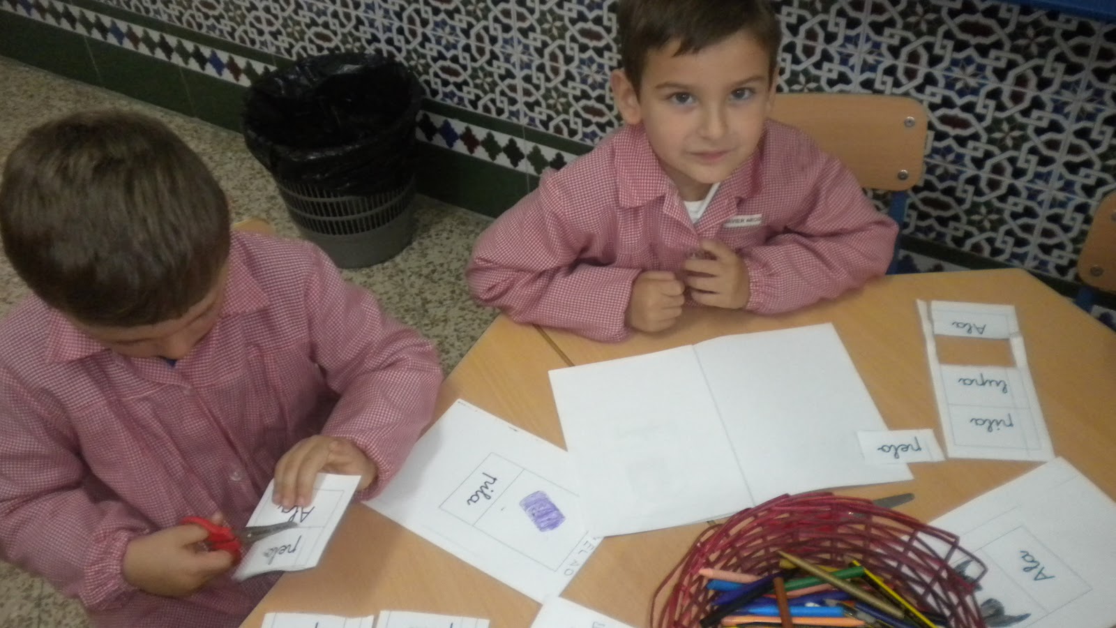 NUESTRA CLASE DE INFANTIL: Jugando con las palabras.