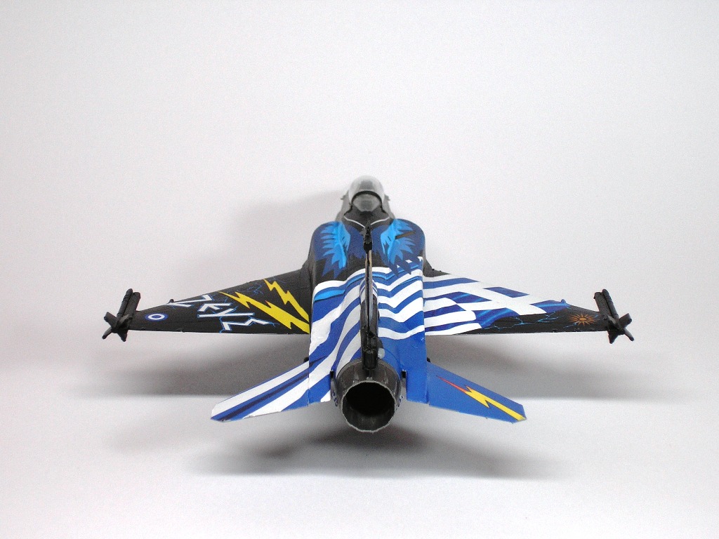 Mikrokosmos: F-16 ZEUS DEMO TEAM, Tamiya 1/72 scale