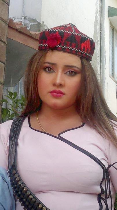 Nadia Gull: April 2014