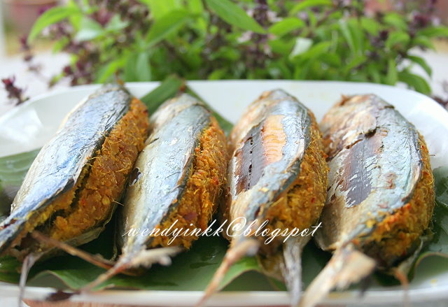Table for 2.... or more: Grilled Fish with Coconut ~ Bantut Ikan - MFF ...