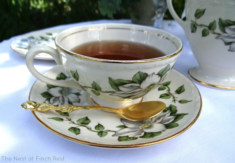The Nest at Finch Rest: Magnolia Mint Tea in the Garden