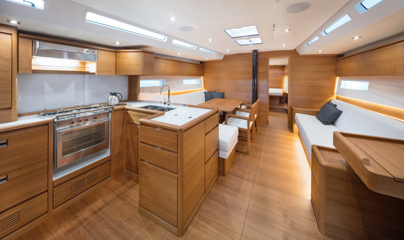 Interesting Sailboats: HANSE 548, THE HANSE THAT WANTED TO BE A SOLARIS ...