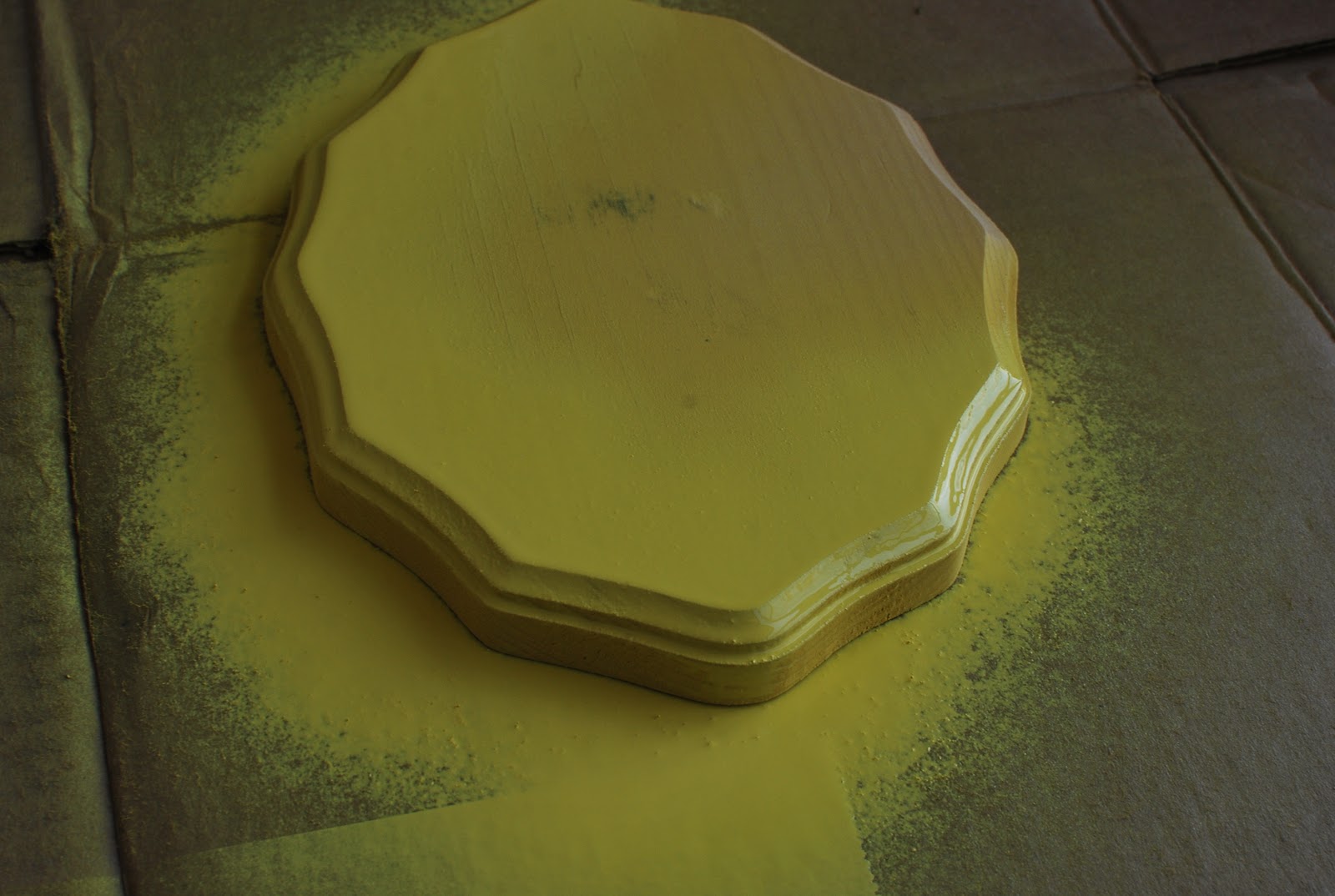 Laynie and Belle: Wooden plaques = fun picture frames!