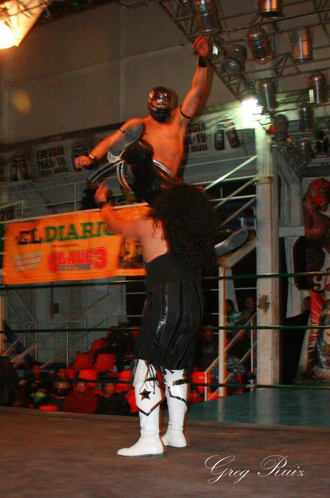 ESTRELLAS DEL RING.: HECTOR GARZA DE TURISTA EN LA ARENA PAVILLON ...