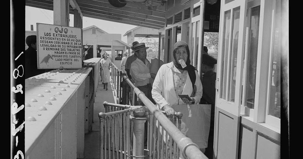 30 Rare Vintage Photographs That Show What the Texas-Mexico Border ...