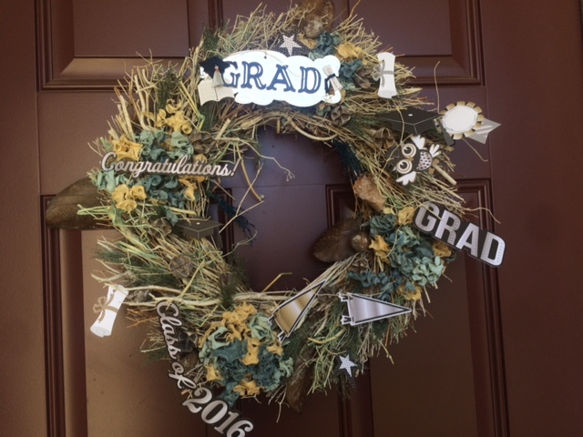 a dash of scraps: DIY Graduation Wreath