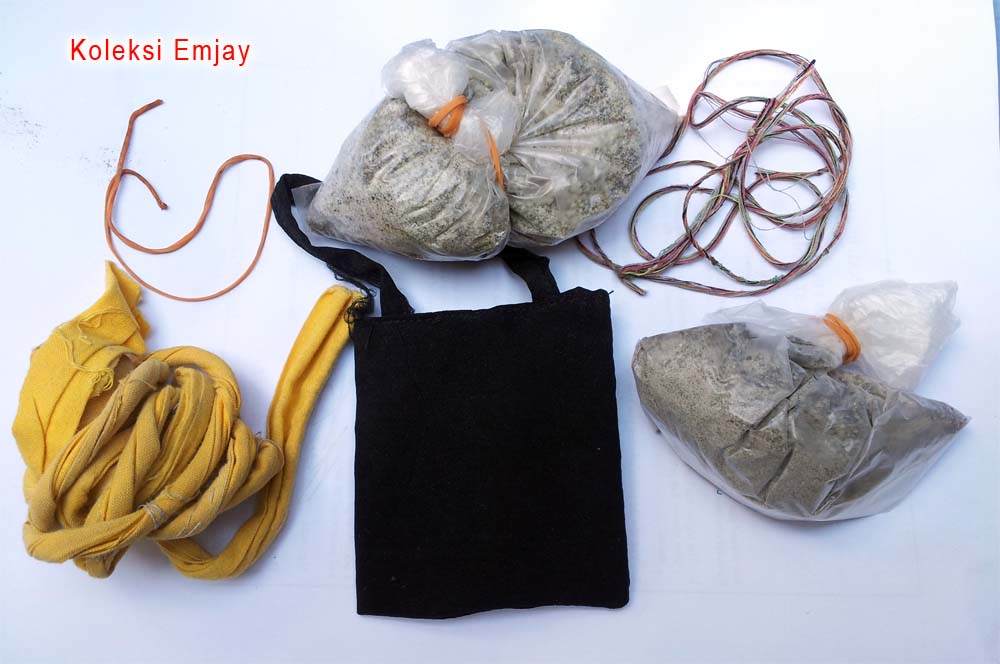 Laman Emjay: Pelupusan tangkal azimat dan senjata puaka terkini.