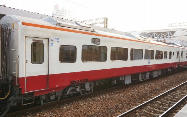 飛行場の測候所: 從EMU200變身為紅斑馬的EMU1200