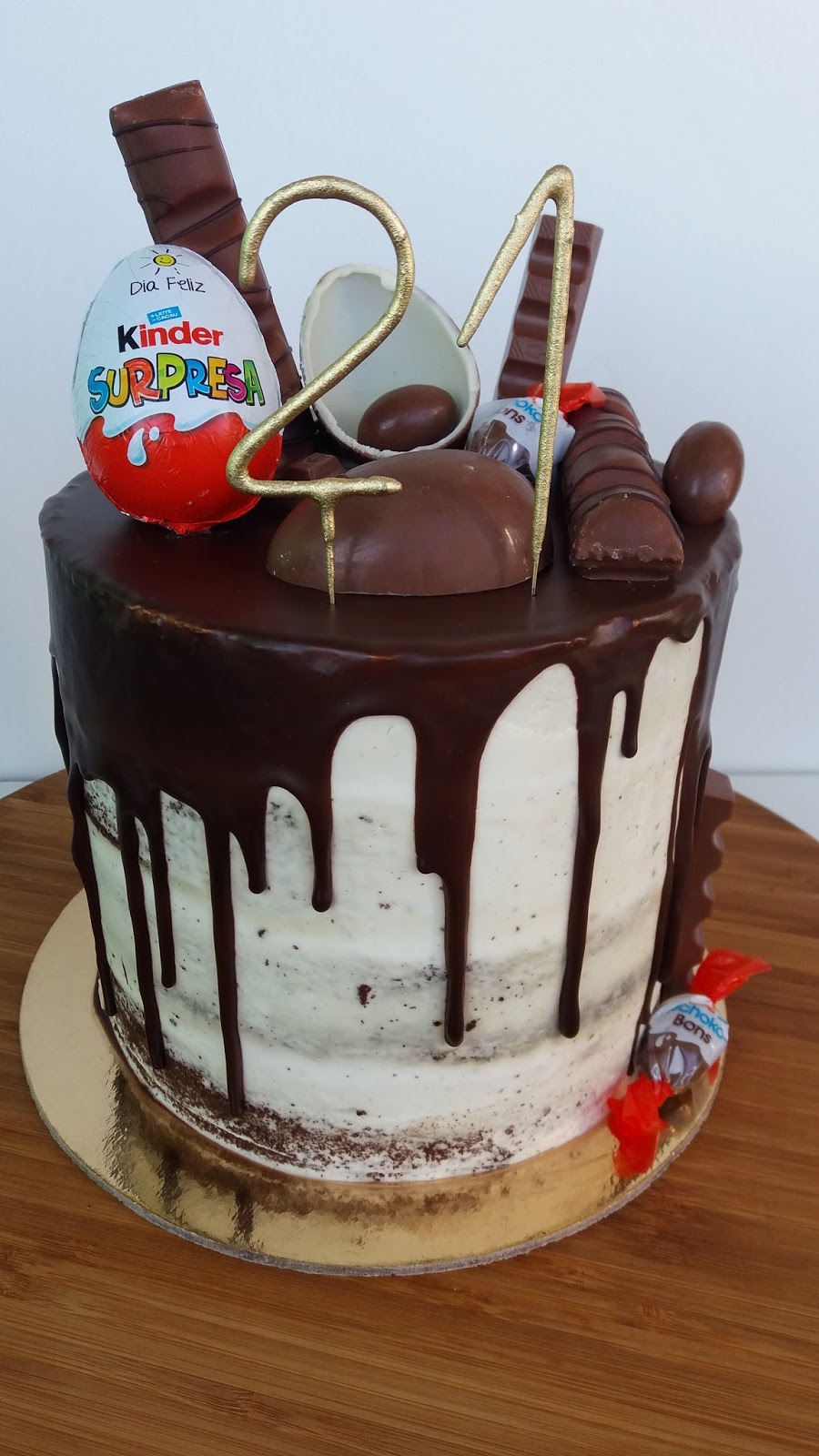 Bolo Kinder Produções da Belinha