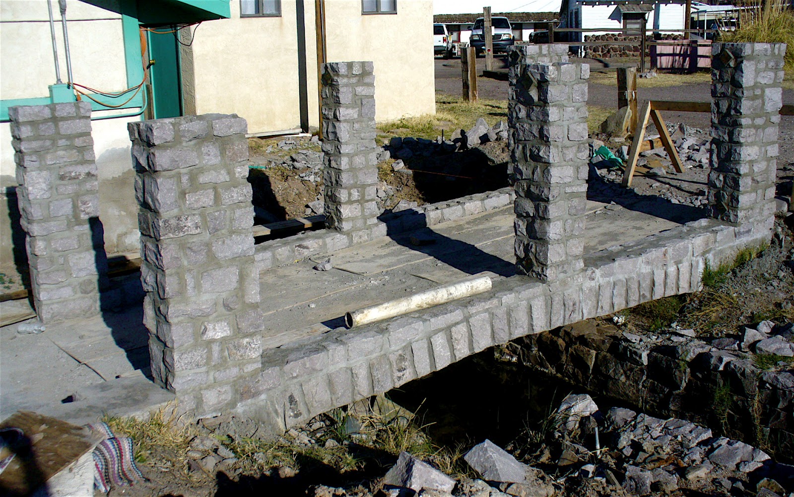 Alt. Build Blog: Building A Stone And Concrete Bridge