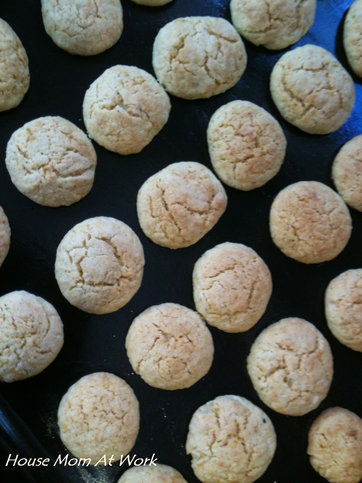 House Mom At Work: Nankhatai / Indian Chai Biskoot / Indian Short Bread ...