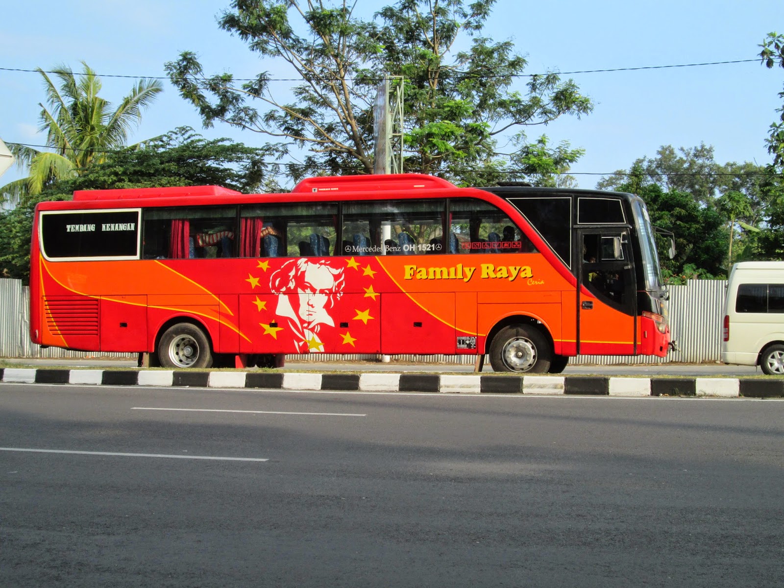 KUMPULAN BUS DI INDONESIA: Juli 2014