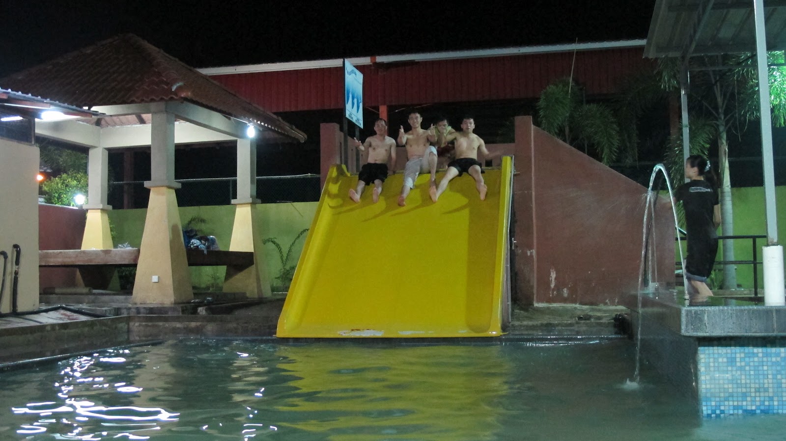 Jasin Hot Spring (Kolam Air Panas Bemban Jasin) and Restaurant Mini ...