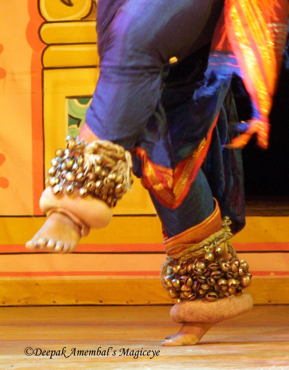 Mumbai Daily: Saturday Photohunt - Metal and Dance