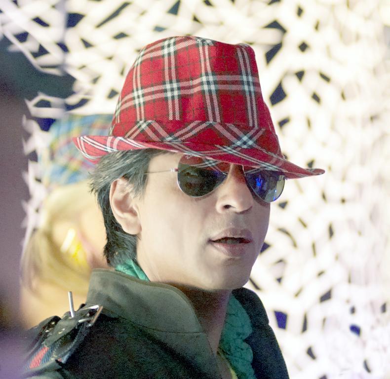 Shahrukh Khan In Bollywood: Shahrukh Khan In Formal Dress