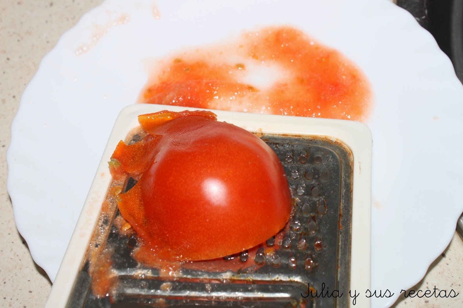 JULIA Y SUS RECETAS: Pa amb tomàquet. Pan con tomate en bollitos sin ...