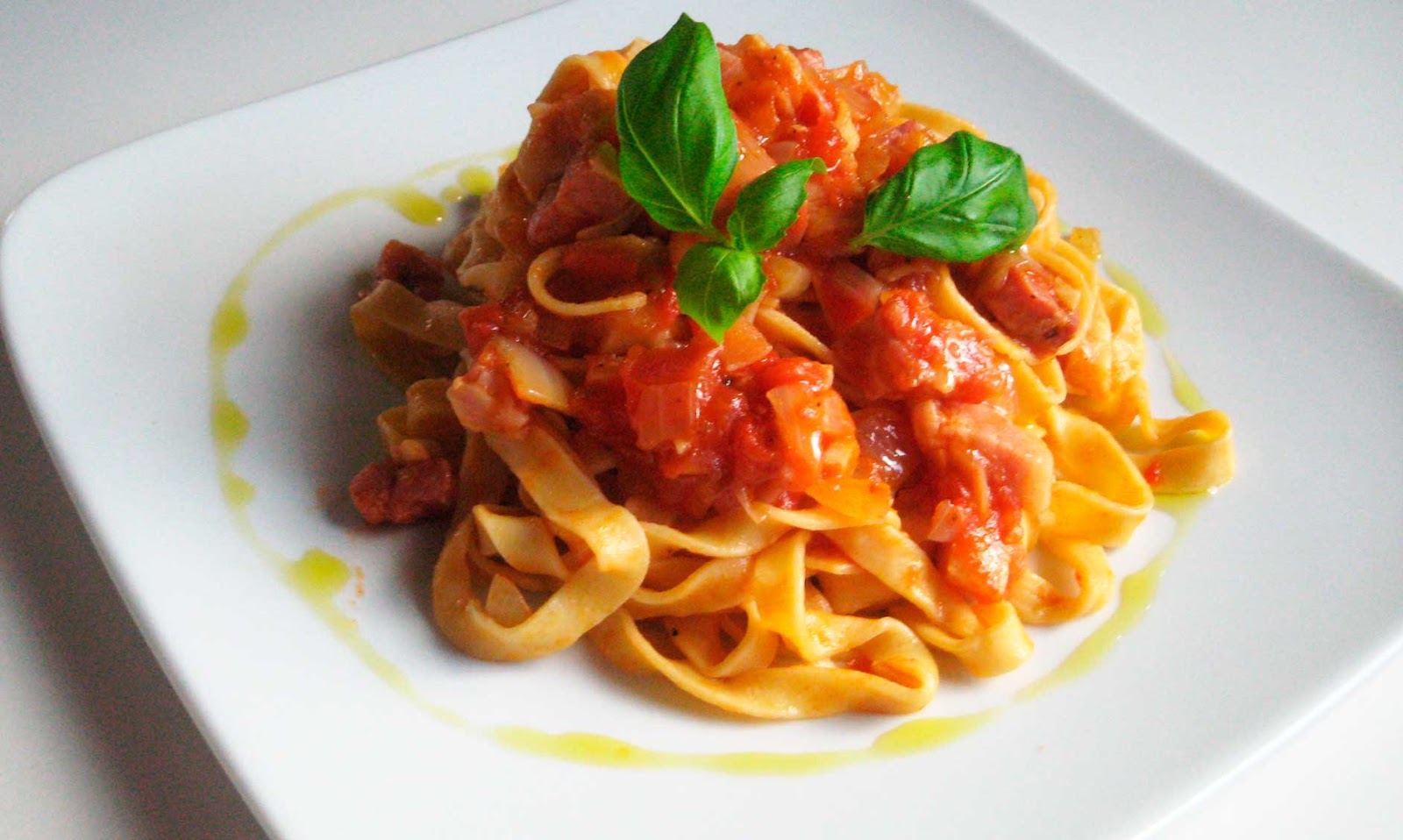 Rico y Rico: Tallarines frescos a la amatriciana