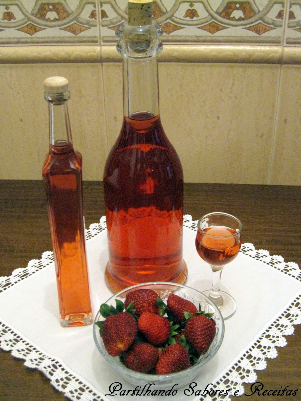 Partilhando Sabores e Receitas: Licor de Morango