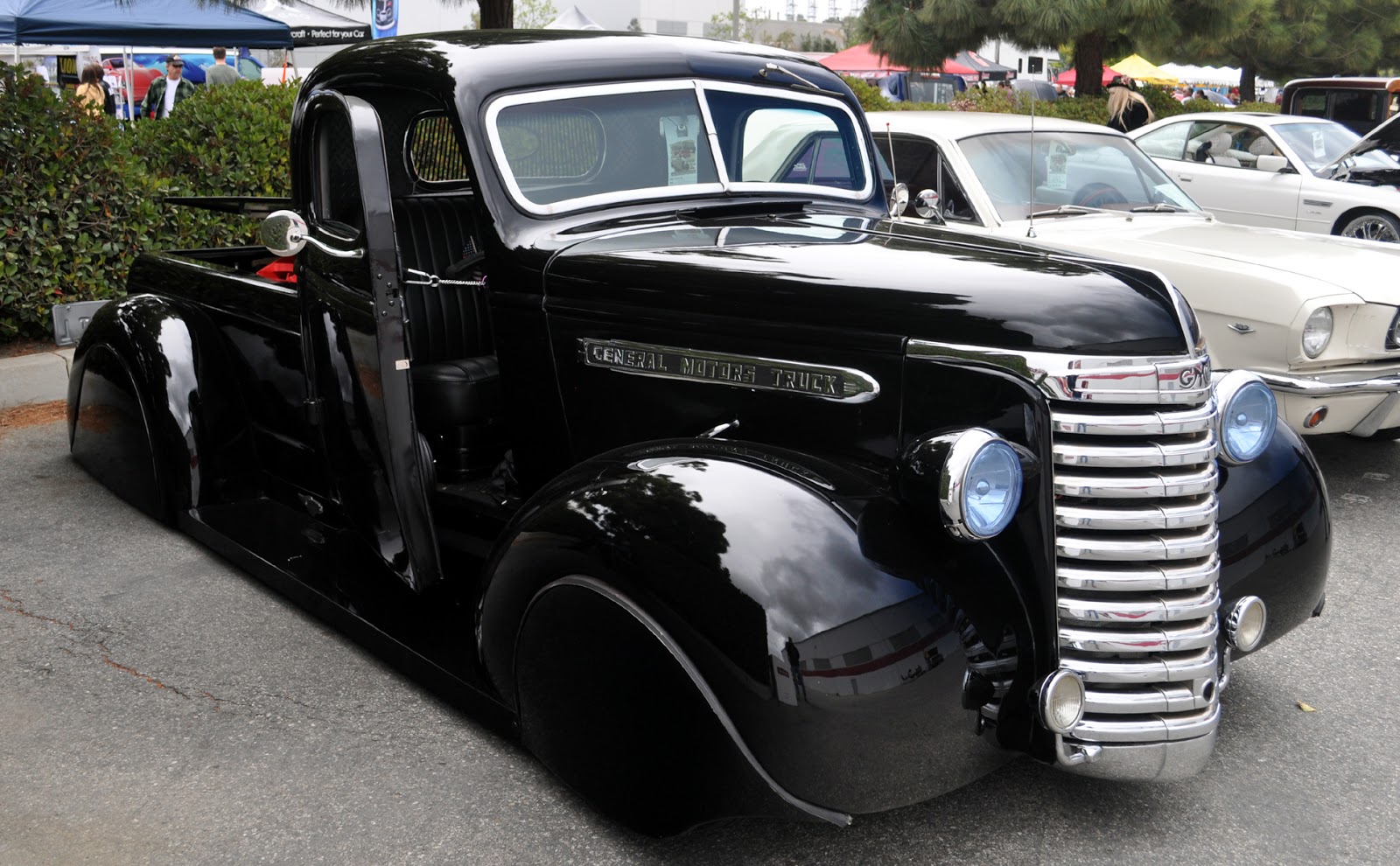 Just A Car Guy: cool 1930's or 40's GMC pickup with front fender skirts