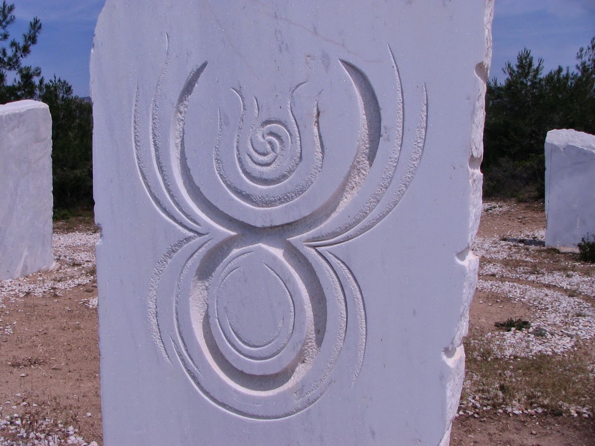 LA MULTI ANI, ROMANIA!: Sculpturi in marmura