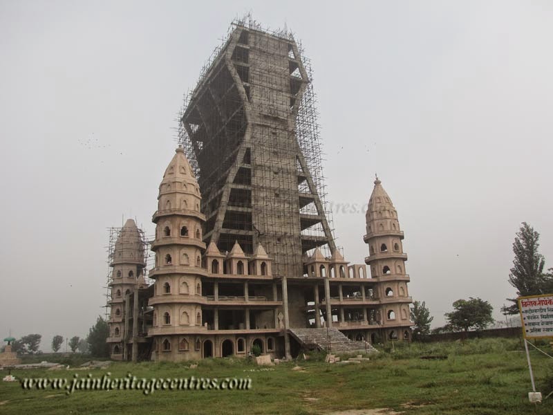 Tour India: Badagaon Jain temple India