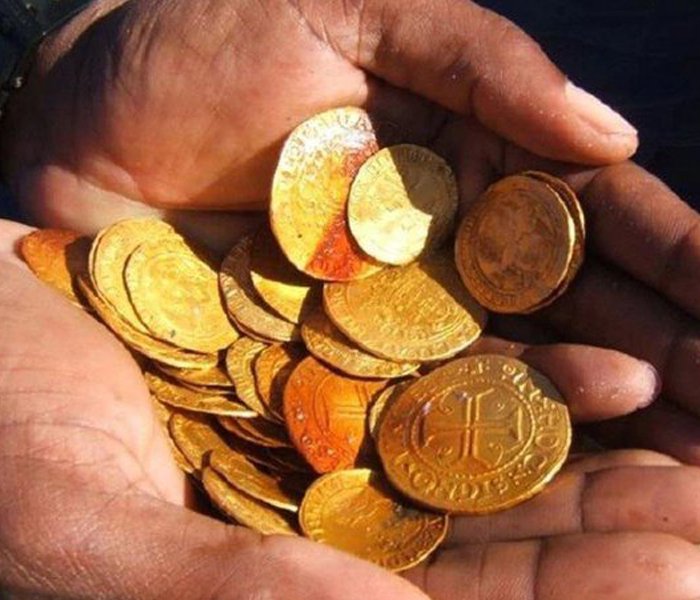 MINERS IN NAMIBIA DISCOVER SHIPWRECK LOADED $13 MILLION WORTH OF GOLD.