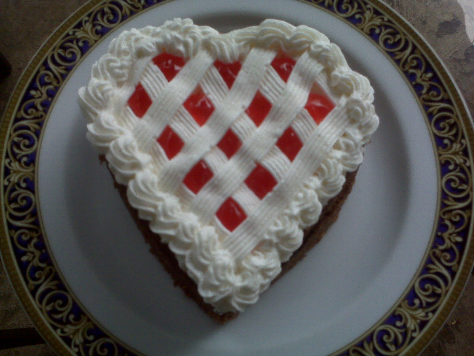 ceploktelor: CHOCOLATE CHERRY HEART CAKE