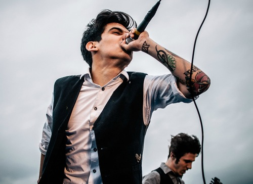 rockeira de atitude : cantor perfeito!!!!! andrew velasquez da banda ...