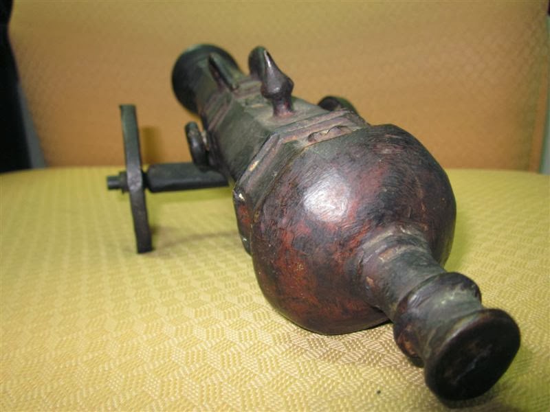 Badai Mencak Kelambit Biru: Koleksi Anak Meriam Lama VOC , jenis ...