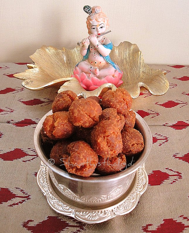 Shanthi Krishnakumar's cook book: WHEAT FLOUR COCONUT MILK VELLA SEEDAI ...