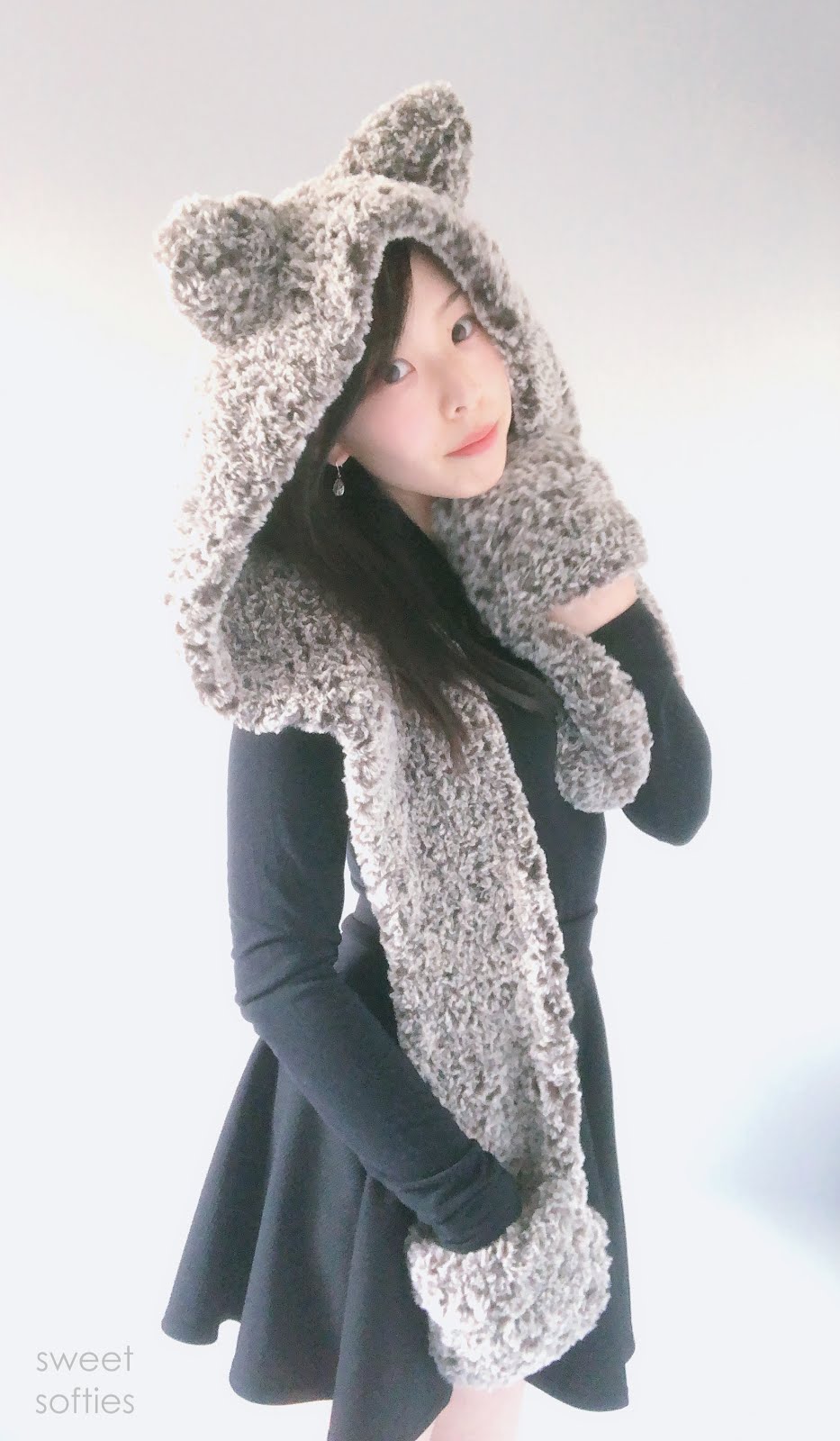 Hooded Timber Wolf Scarf (Free Crochet Pattern) - Sweet Softies