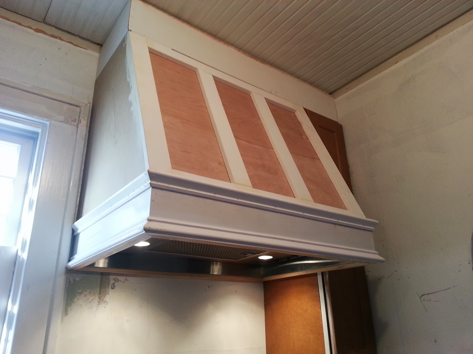 Confessions of a DIY-aholic: How to build a shaker style range hood
