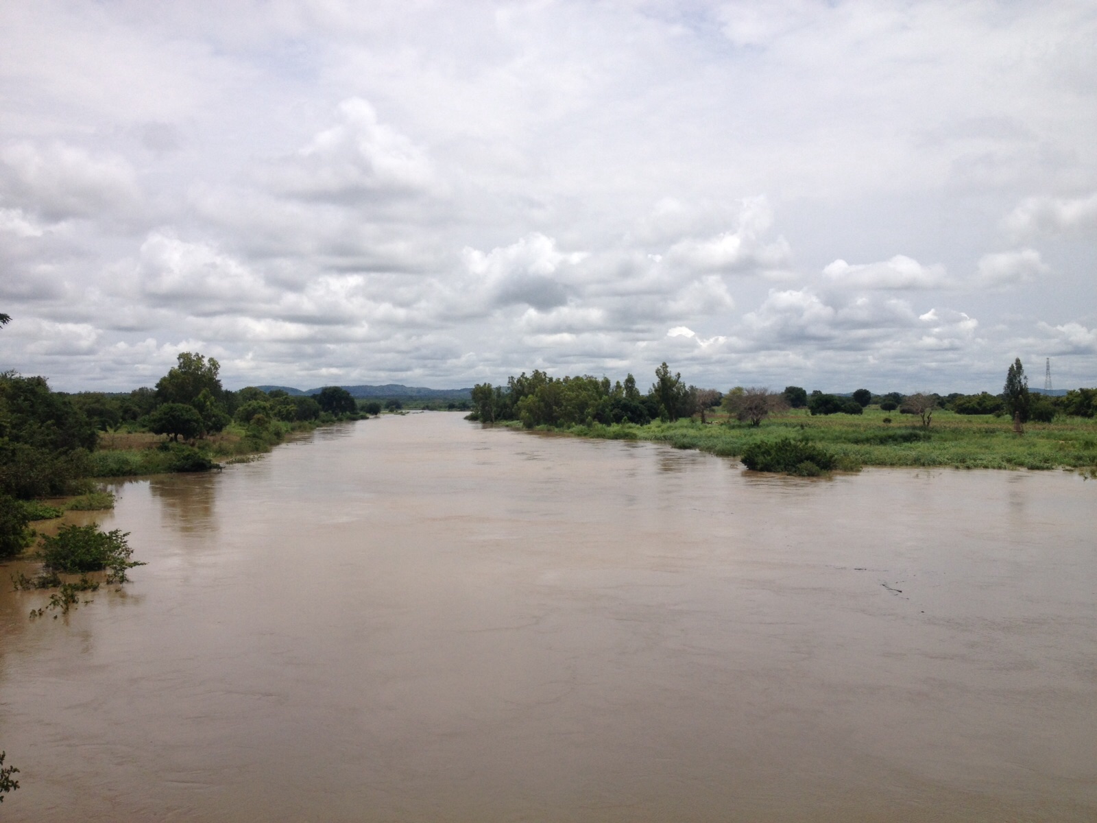 [Photos] Bagre Dam spillage: farms around begins experiencing submergence