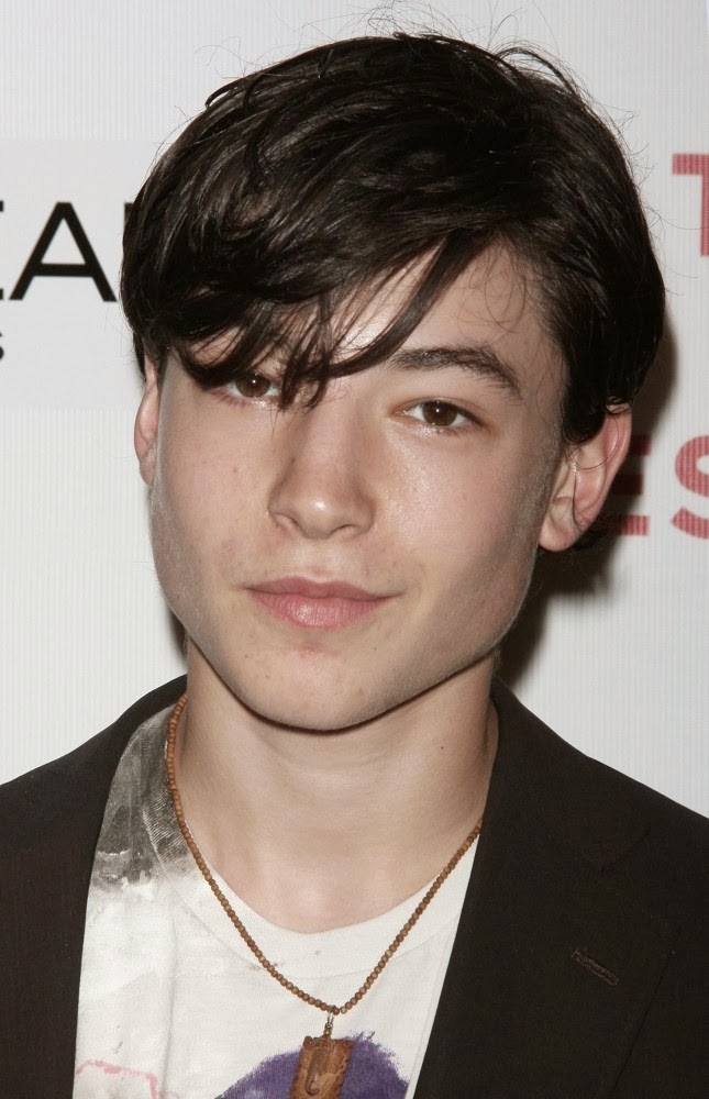 NOTICIAS Y EFEMERIDES MUSICALES Y DEL CINE: EZRA MILLER, UN 30 DE ...