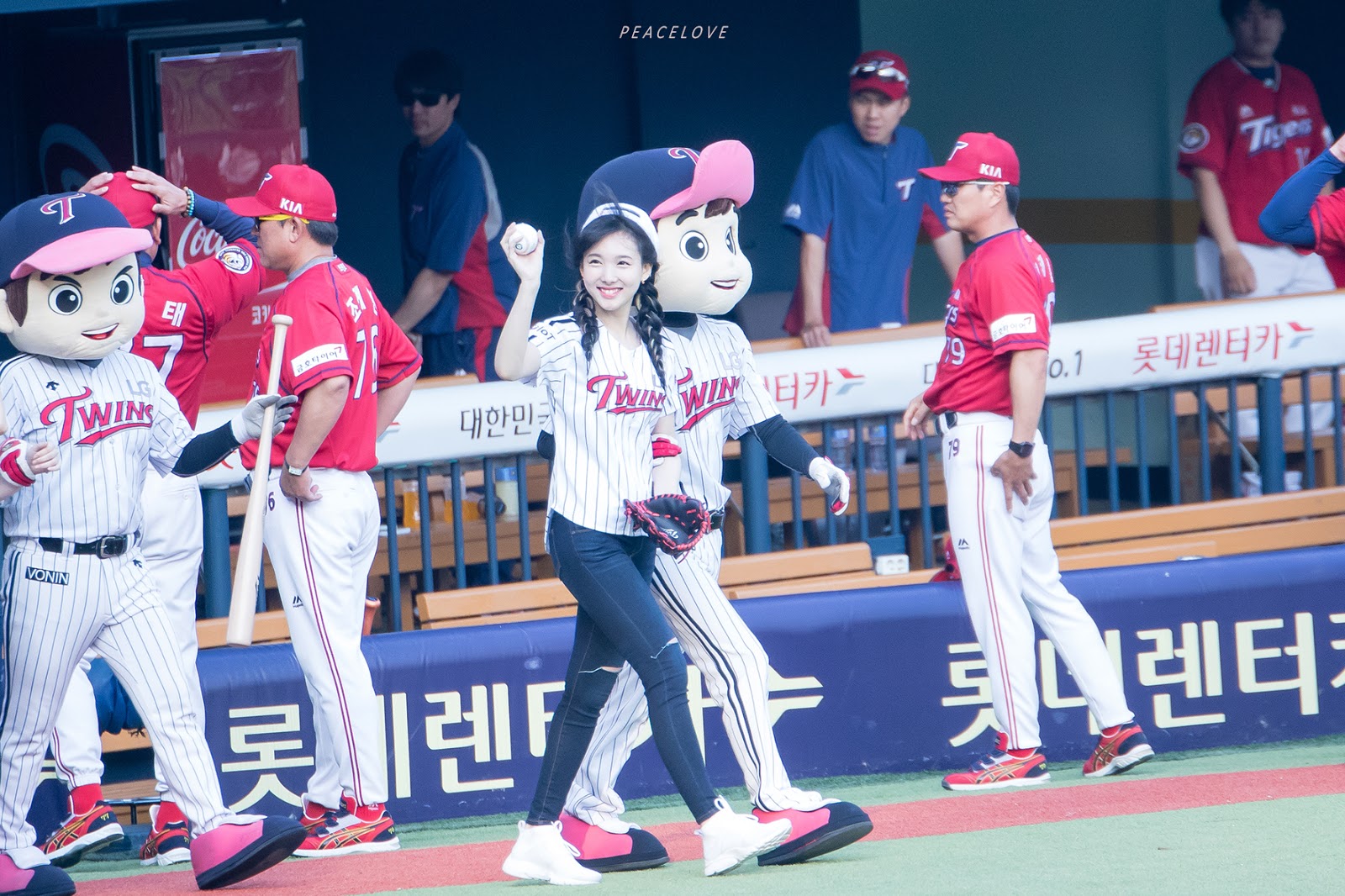 Joe's Twice Photo Blog: TWICE baseball stadium photos (173 pic) 160531