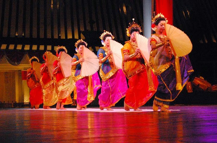 Apresiasi Seni Tari Kelompok Khas Makassar, Tari Pakarena